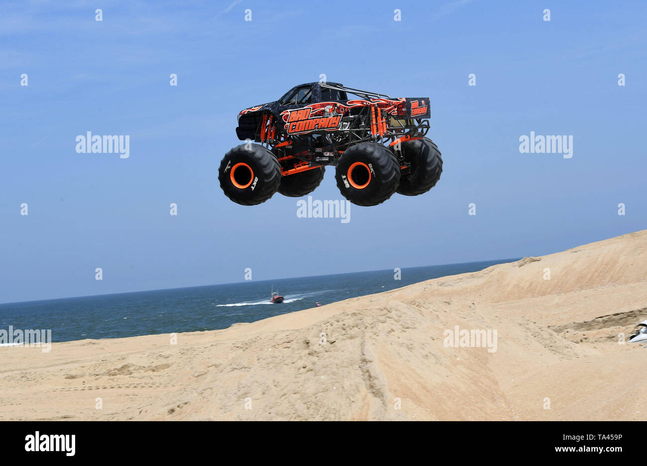 May 18, 2019 - PUNGO OFFROAD MONSTERS ON THE BEACH bring the big trucks ...