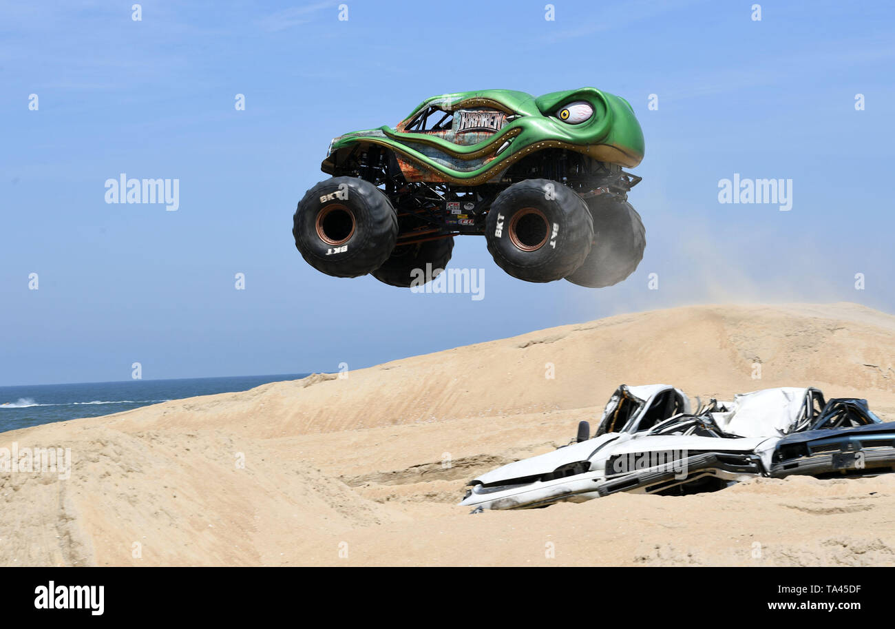 May 18, 2019 - PUNGO OFFROAD MONSTERS ON THE BEACH bring the big trucks ...