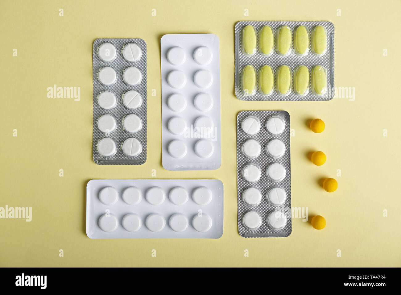 Set different color pills hi-res stock photography and images - Alamy