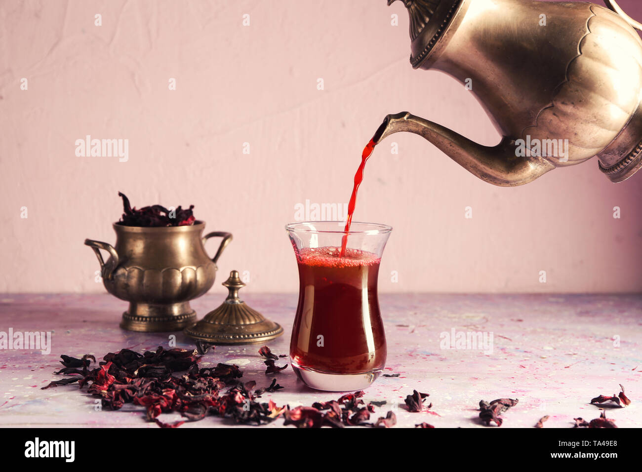 Pouring turkish tea glass hi-res stock photography and images - Alamy