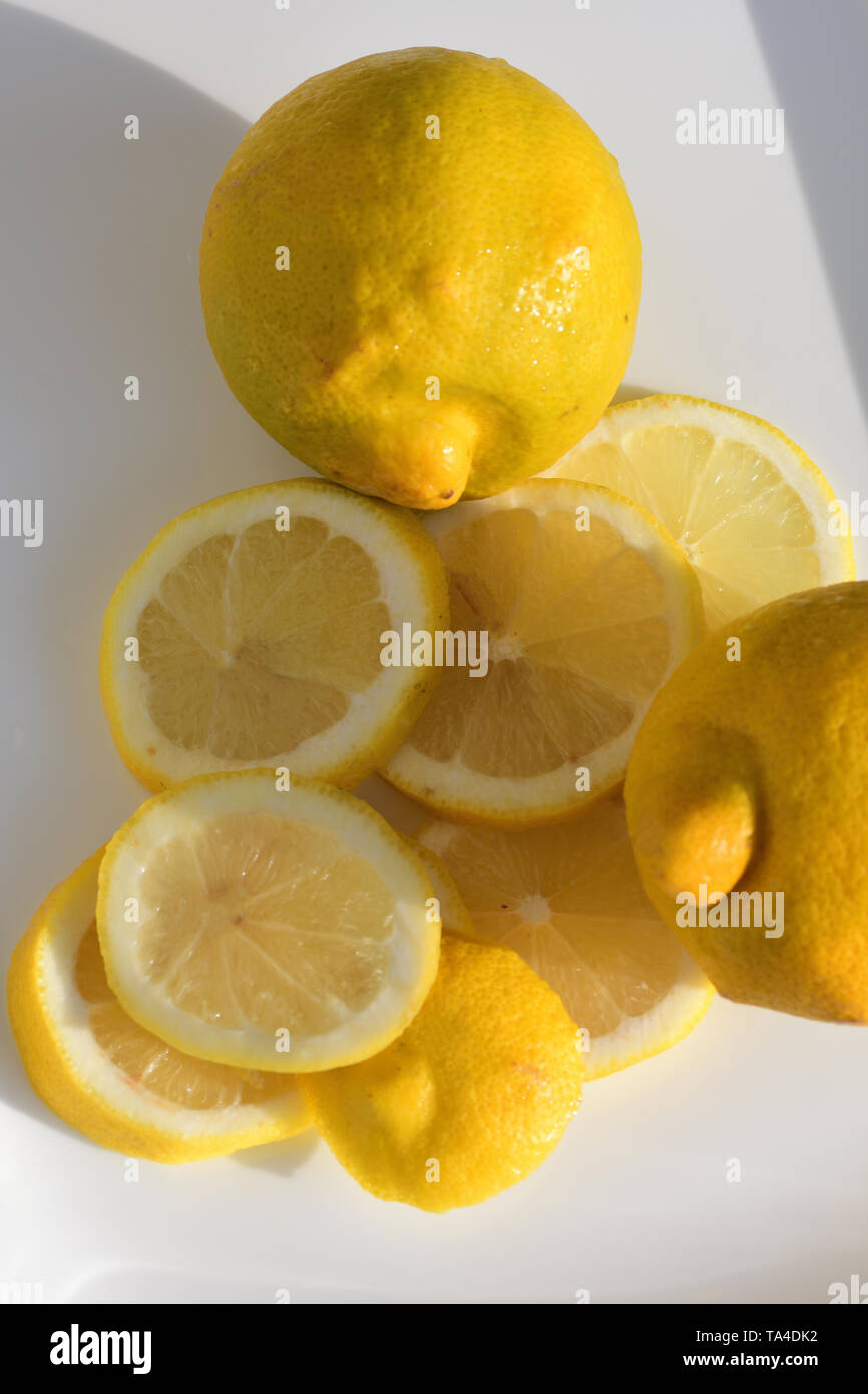 Lemons on a platter hi-res stock photography and images - Alamy