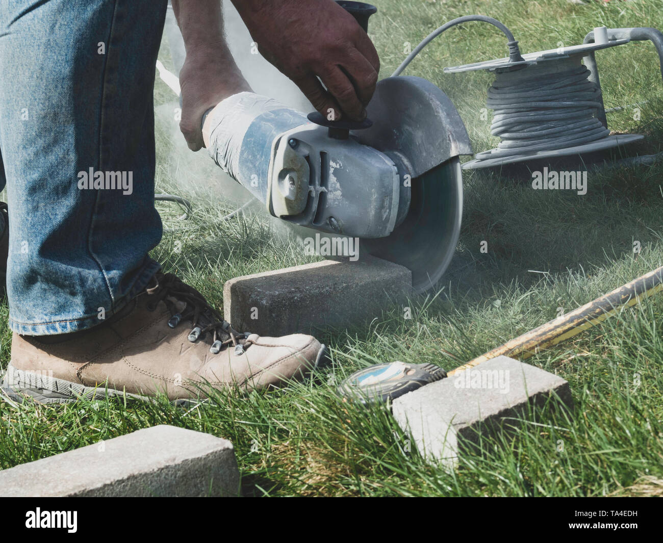 Stone saws hi-res stock photography and images - Alamy