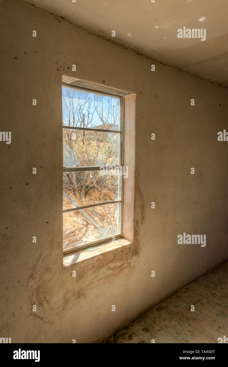 The window in an abandoned house Stock Photo - Alamy