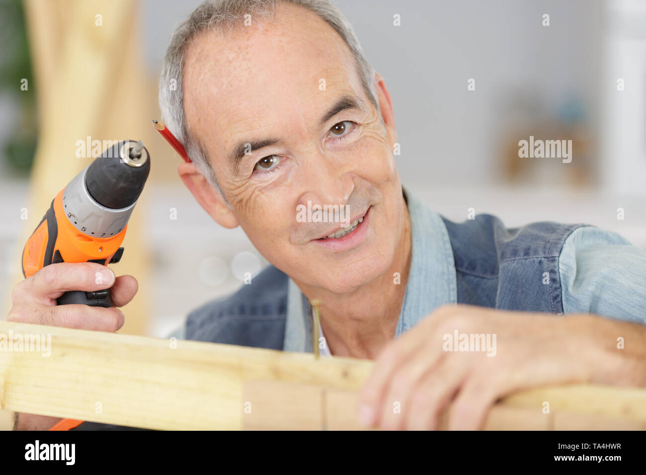 Handy man drilling hi-res stock photography and images - Alamy