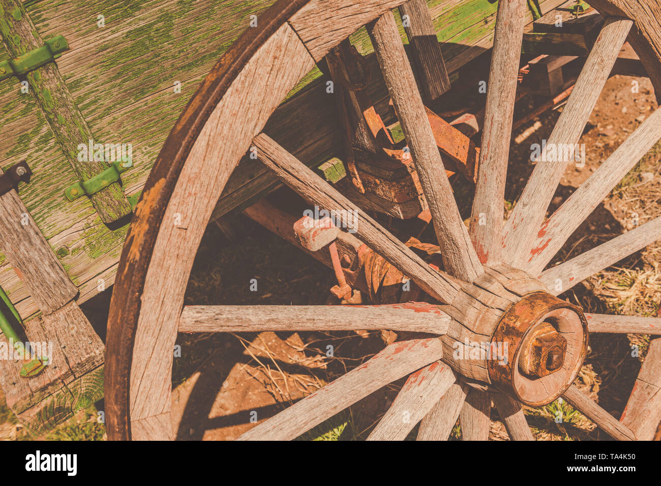 Rustic wooden wagon and wheel Stock Photo - Alamy