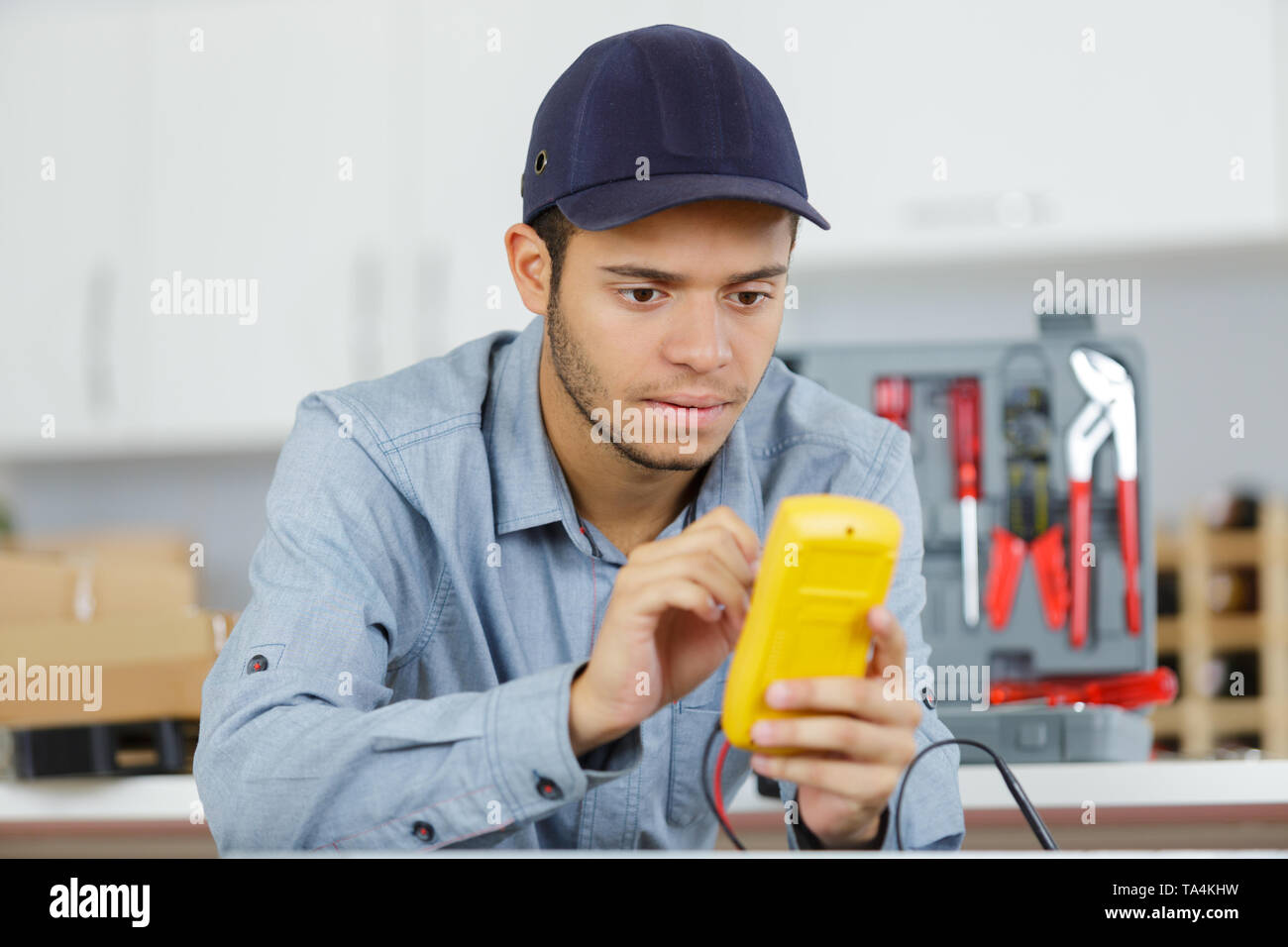 Measuring voltage hi-res stock photography and images - Alamy