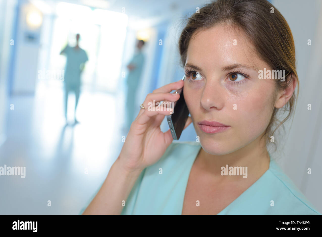 Hospital hallway busy hi-res stock photography and images - Alamy