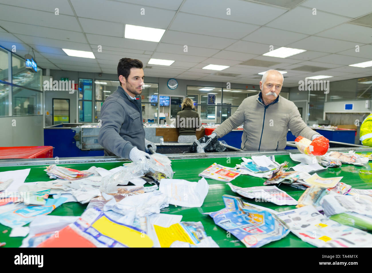 Recycling sorting workers hi-res stock photography and images - Alamy