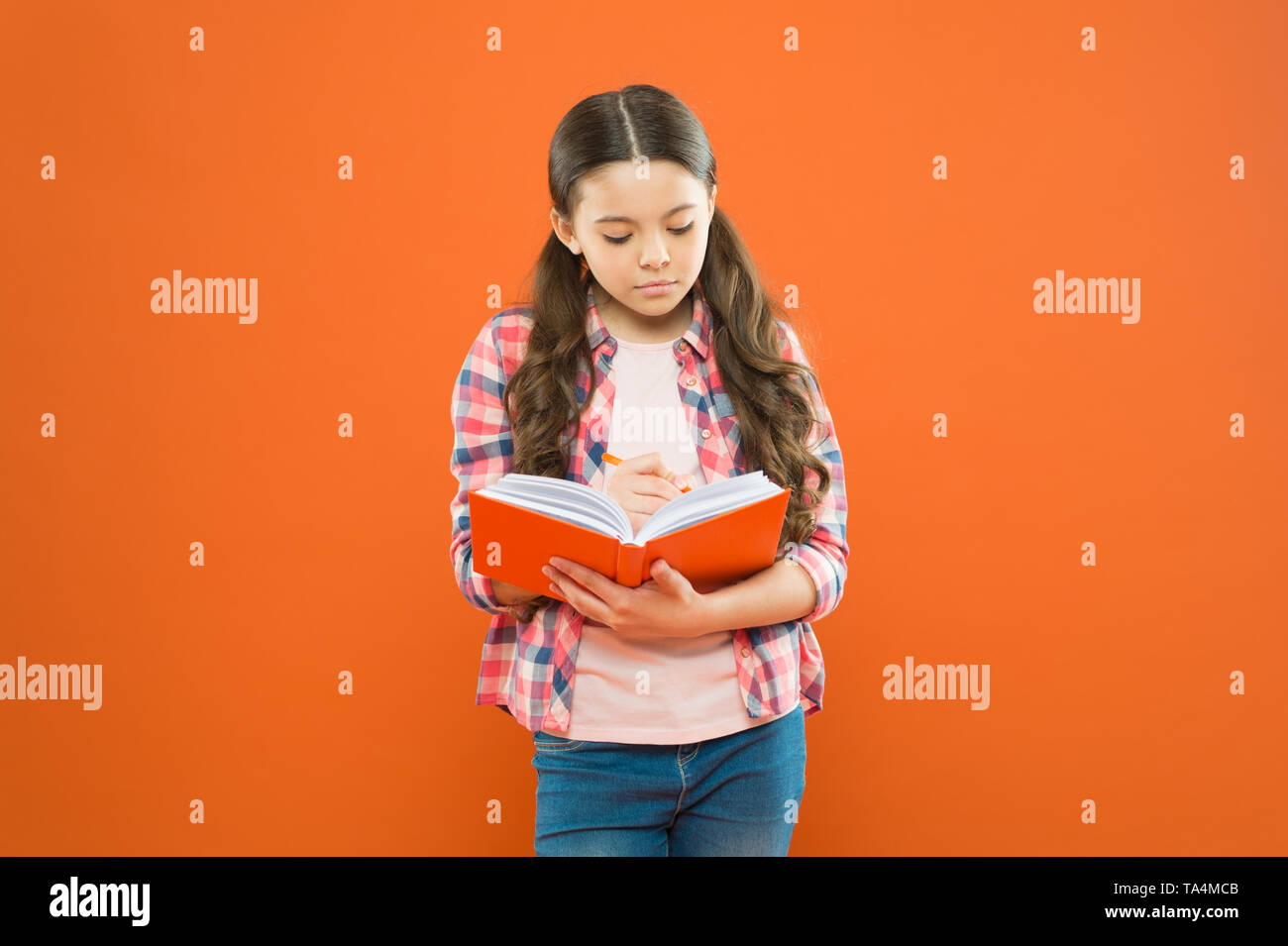 Study language. Girl cute write down idea notes. Notes to remember ...