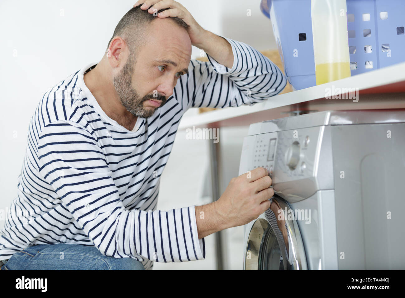 Washing machine trouble hi-res stock photography and images - Alamy