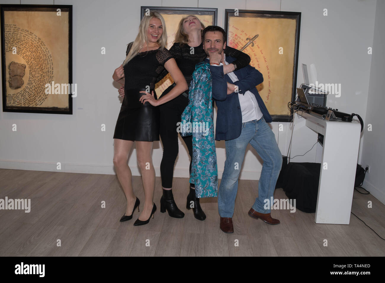 Angie Chaps ... and Guests for her opening at the Etienne de Causans ...