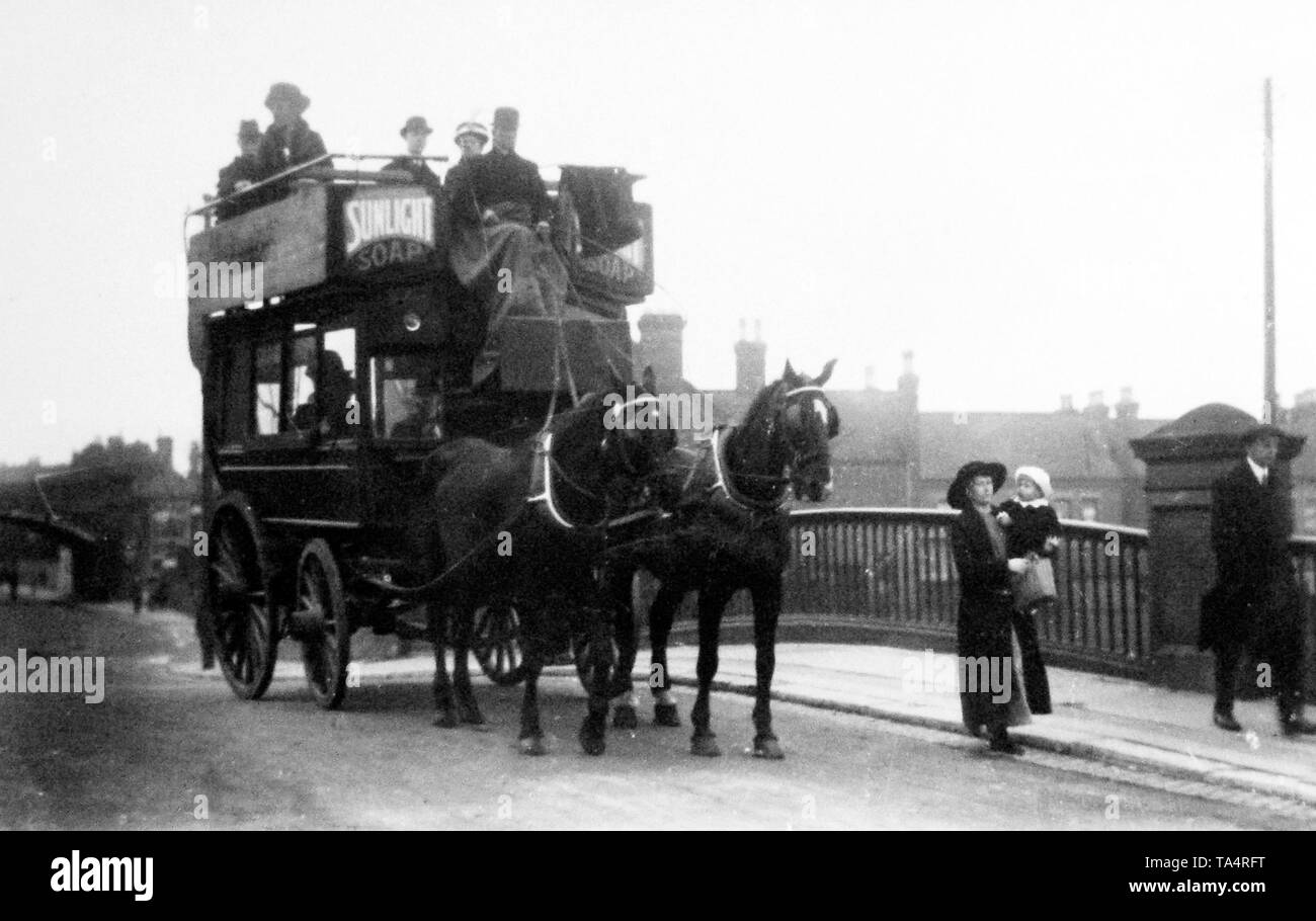Horse bus history historical hi-res stock photography and images - Alamy