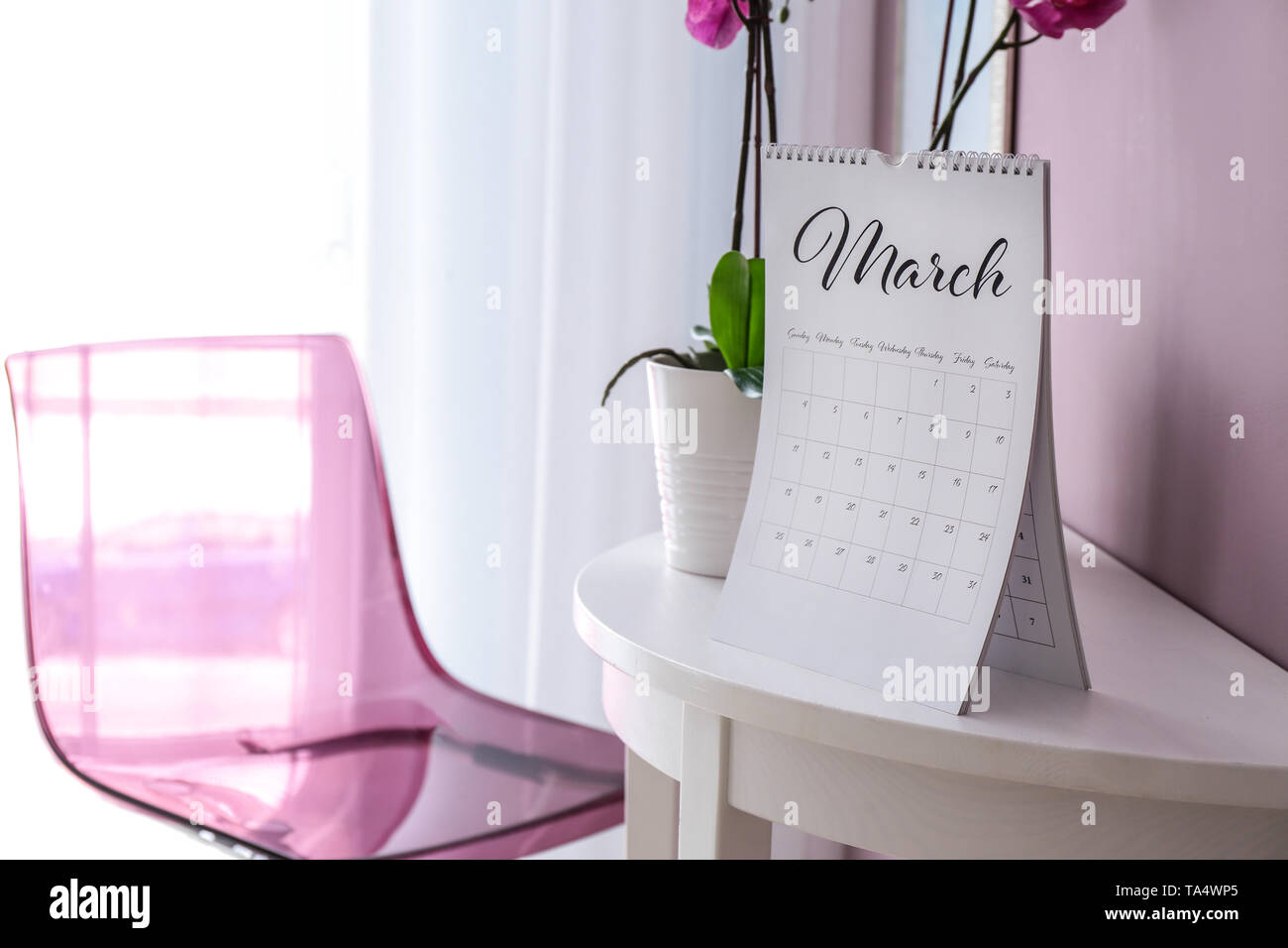 Flip calendar on table in room Stock Photo - Alamy