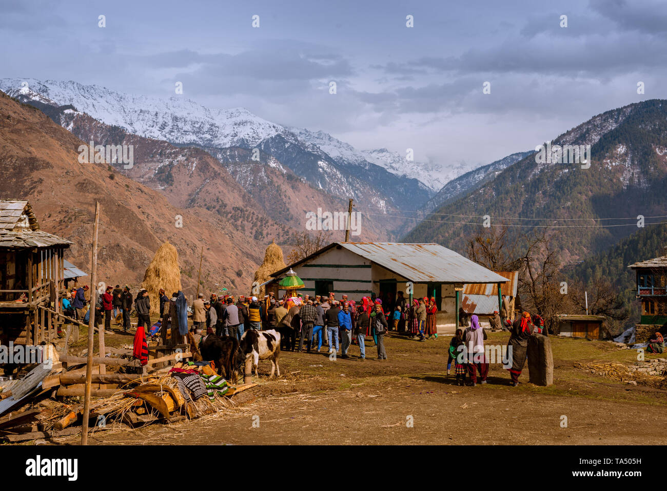 Kullu hat hi-res stock photography and images - Alamy