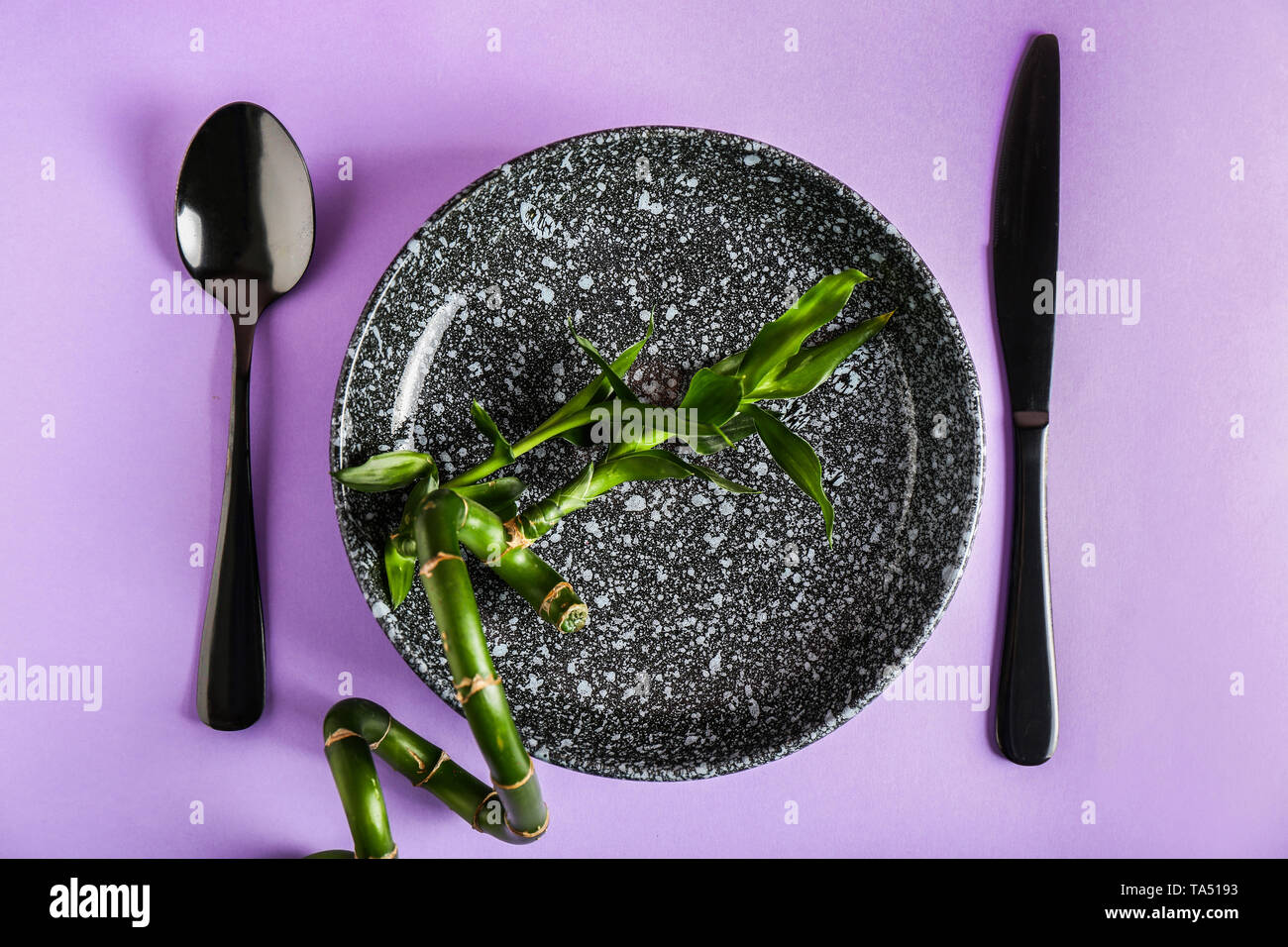Simple table setting on color background Stock Photo - Alamy