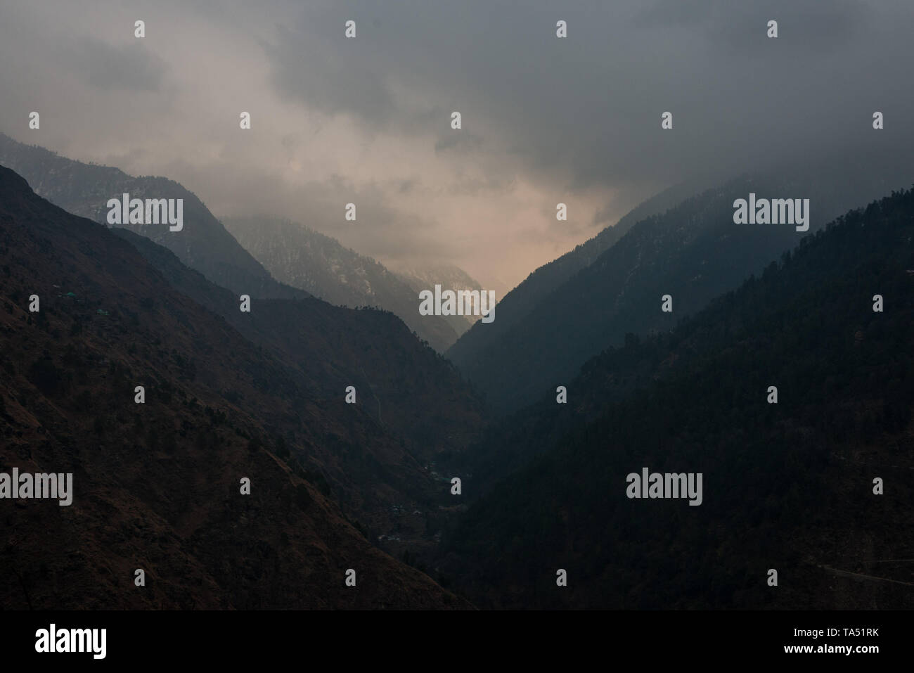 Foogy Mountains Layer in Himalayas - India Stock Photo - Alamy