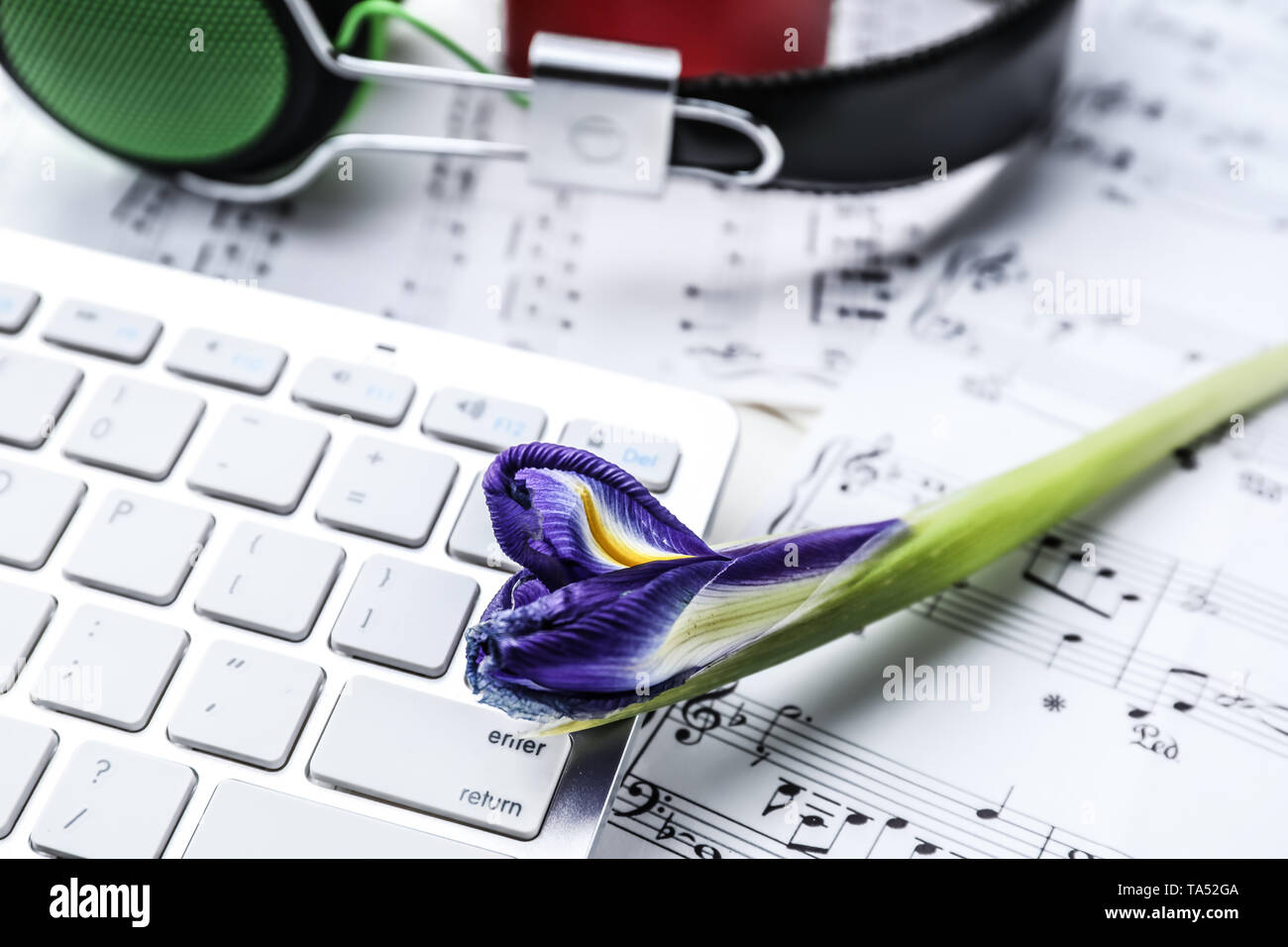 Sheet music computer hi-res stock photography and images - Alamy