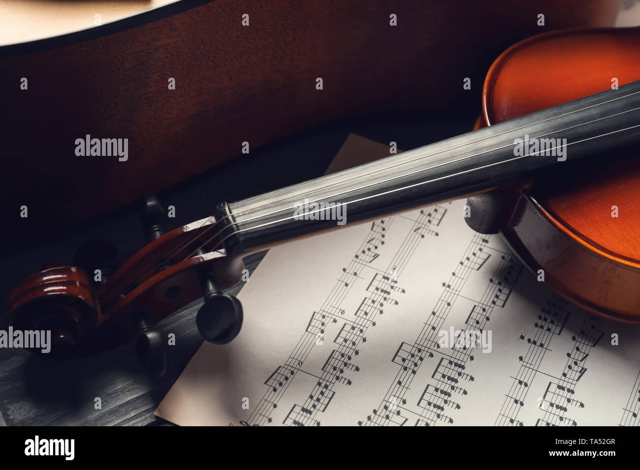 Violin musical notes sheets hi-res stock photography and images - Alamy