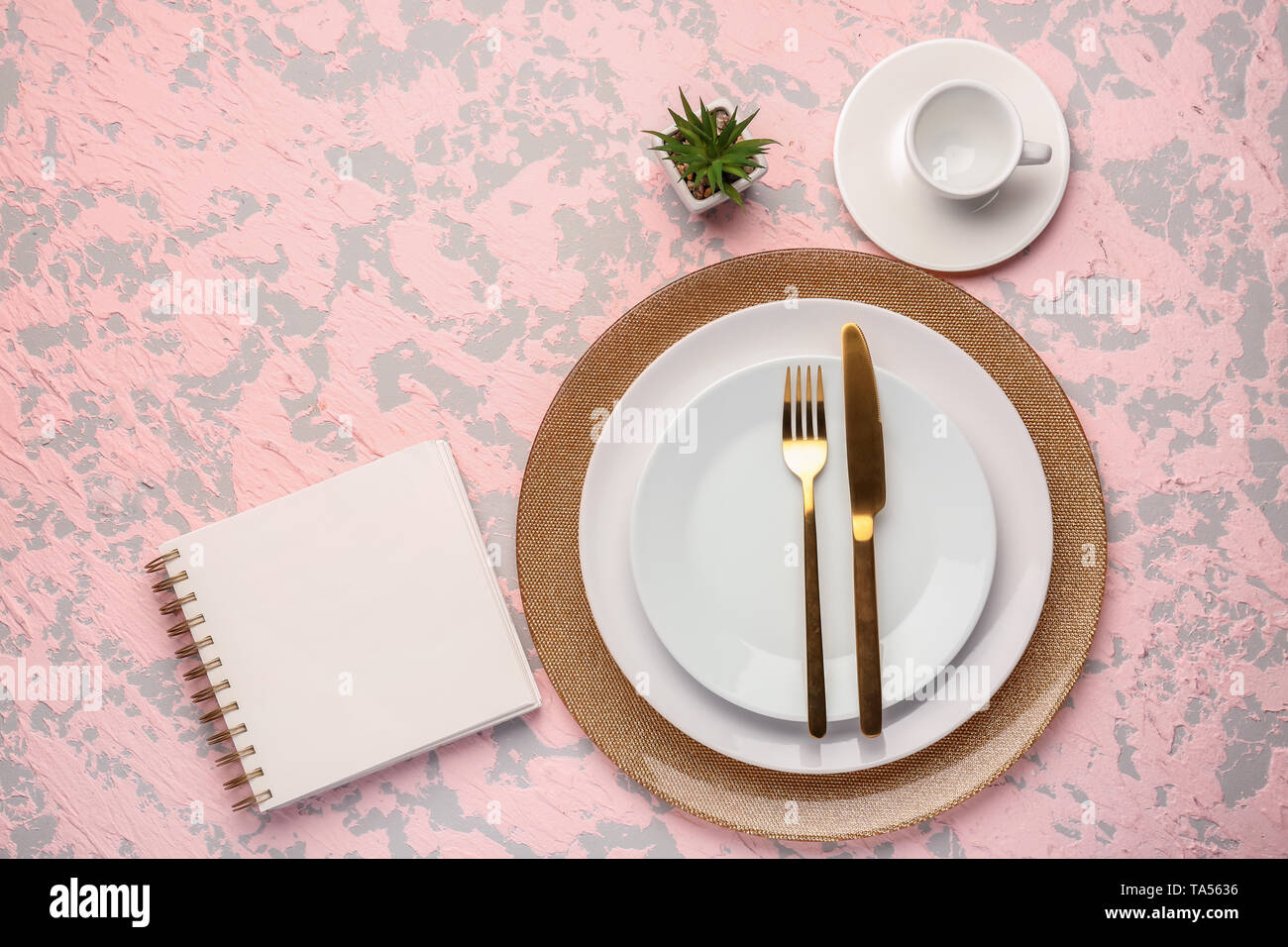 Simple table setting on color background Stock Photo - Alamy