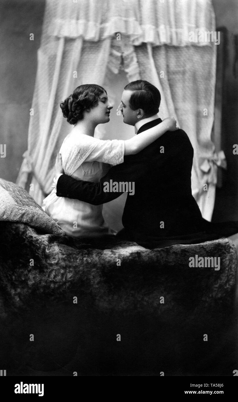 Kiss c 1910 germany hi-res stock photography and images - Alamy