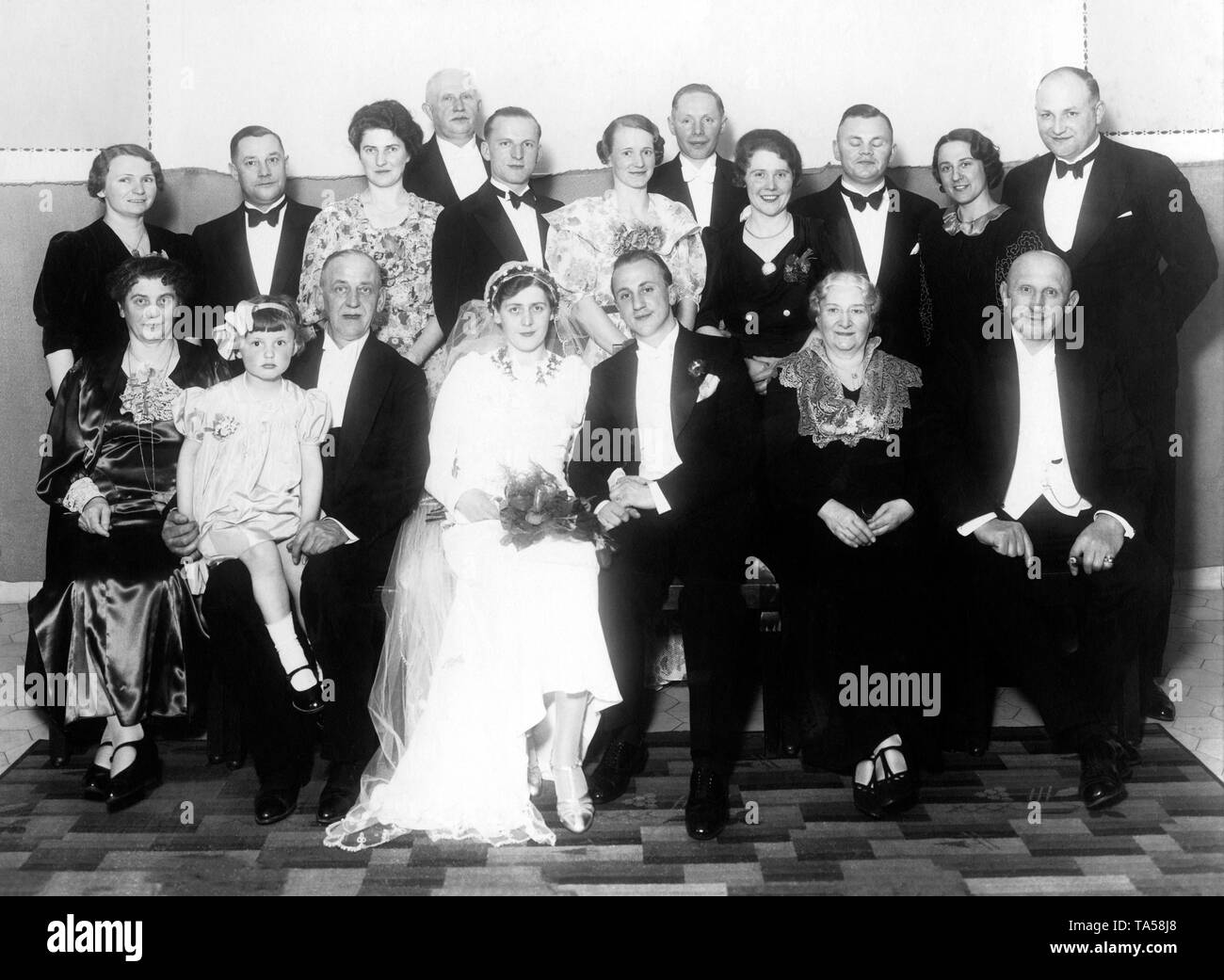 Wedding group picture Black and White Stock Photos & Images - Alamy