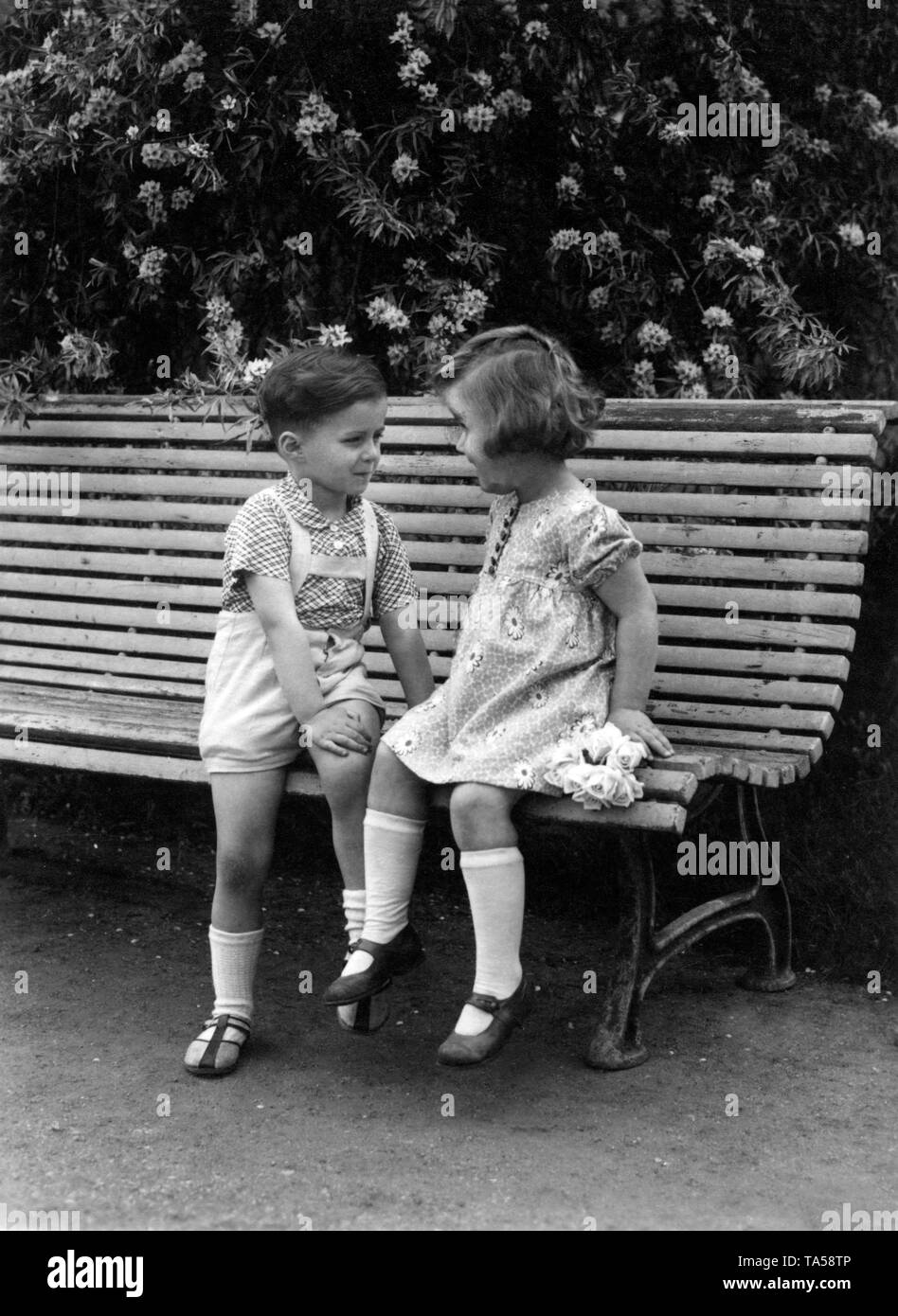 Couple, children, little boy flirts with little girl, around 1930 ...
