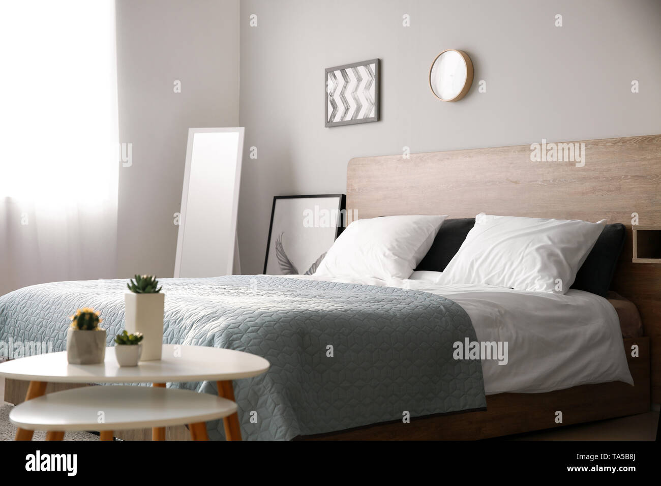Interior of beautiful modern bedroom Stock Photo - Alamy