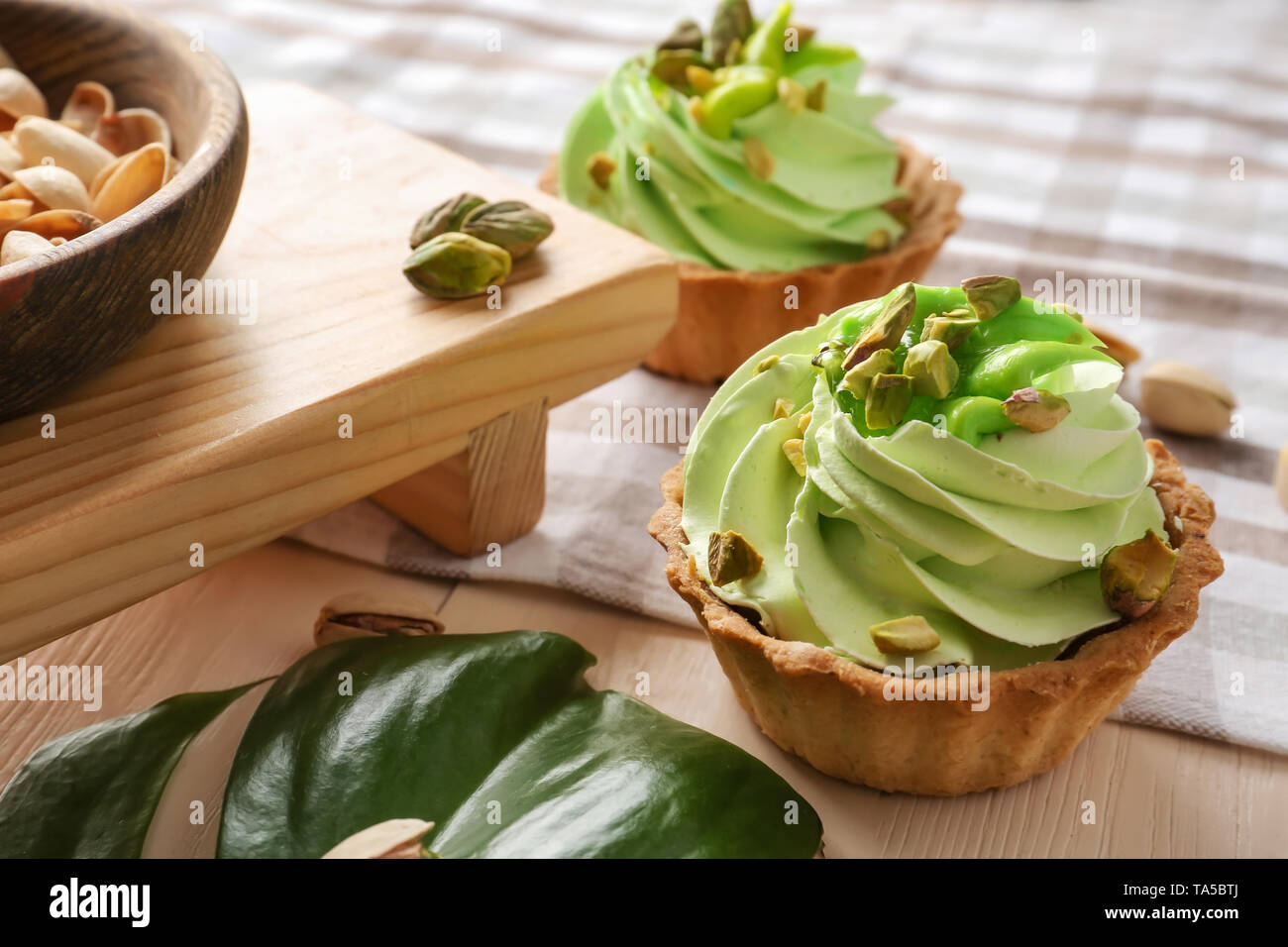 Pistachio tartlet hi-res stock photography and images - Alamy