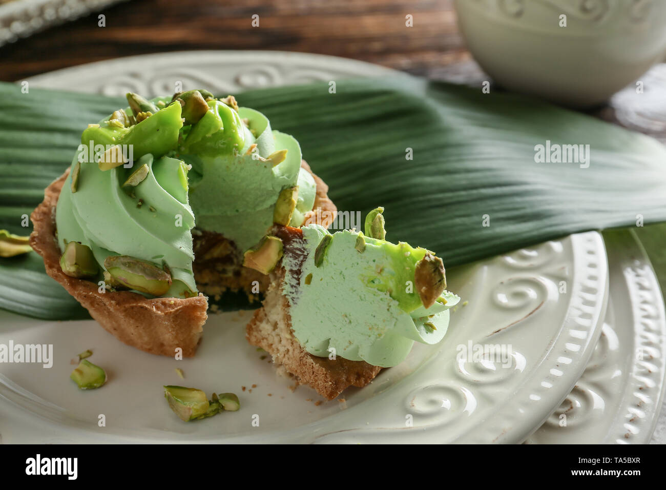Pistachio tartlet hi-res stock photography and images - Alamy