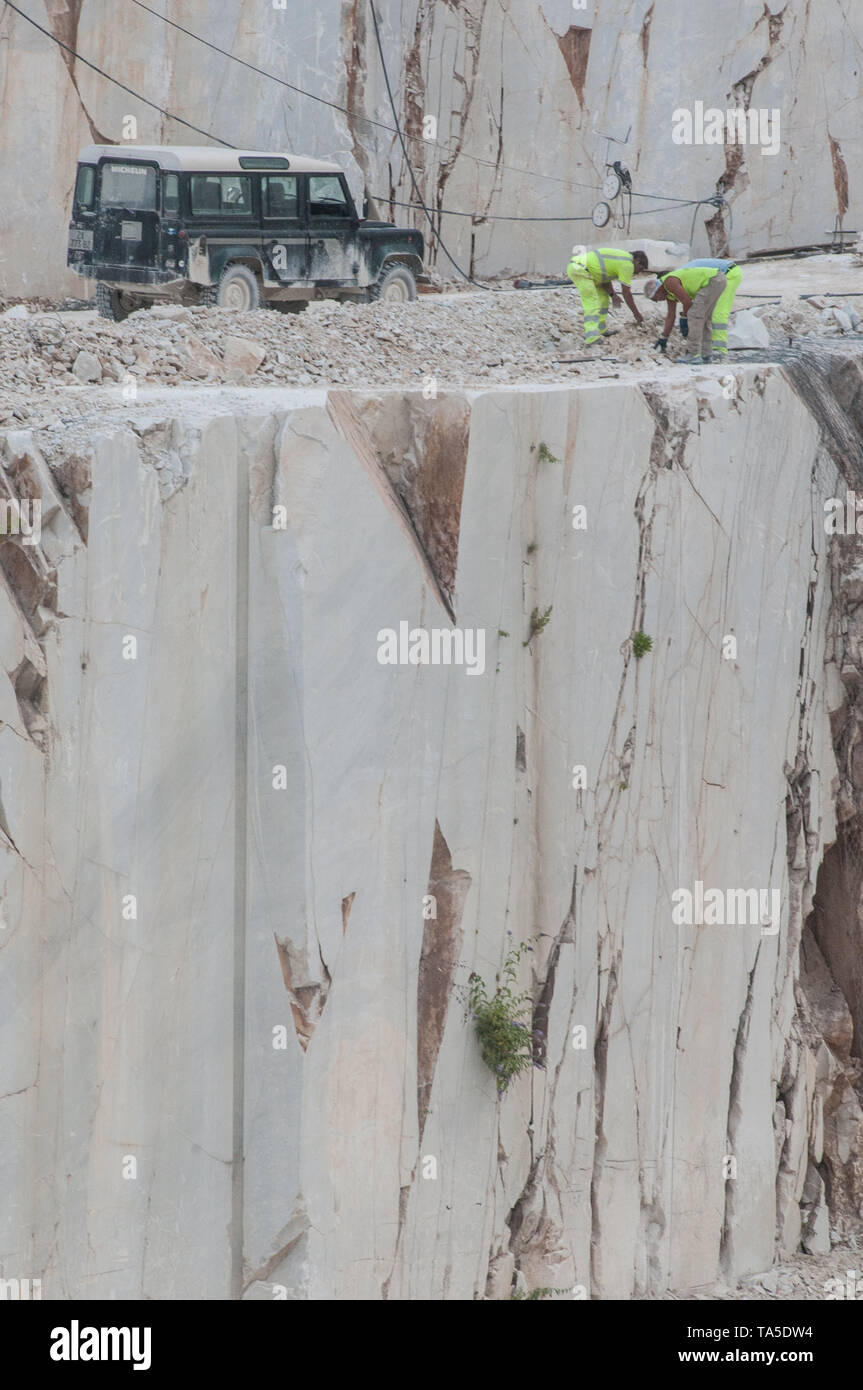 High visibility cloths hi-res stock photography and images - Alamy