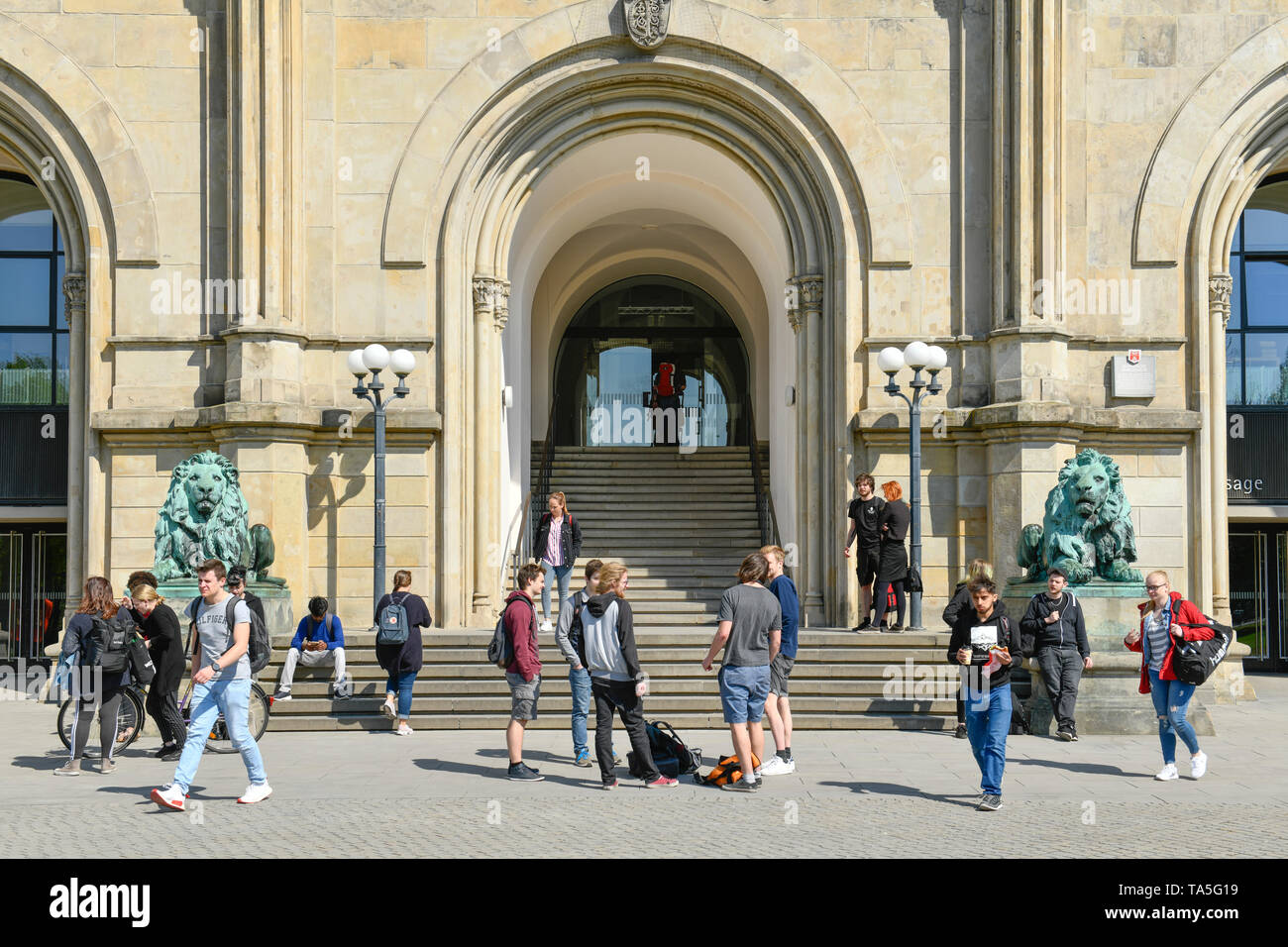 Leibniz statue hi-res stock photography and images - Alamy