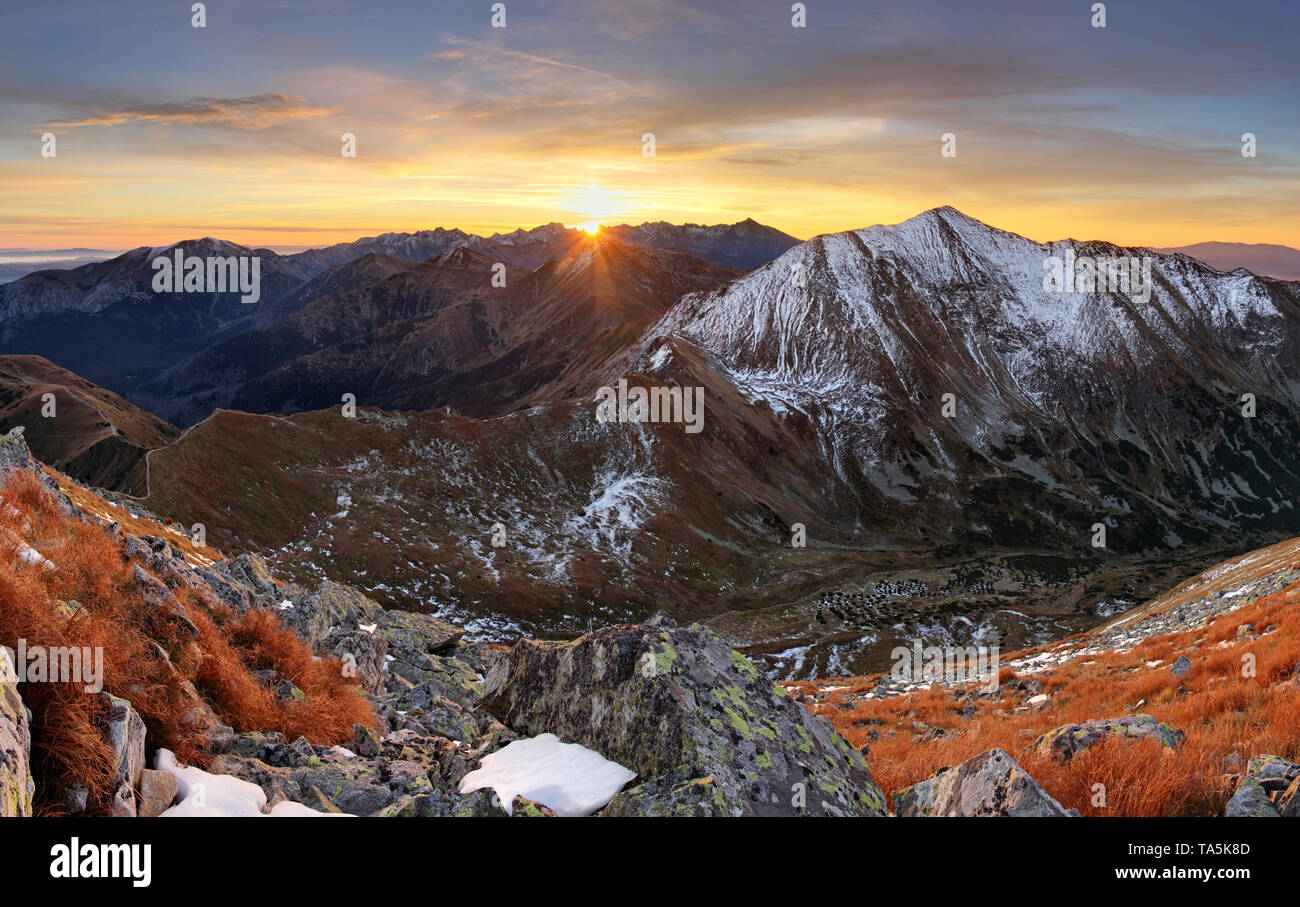 Panoramic mountain sunset landscape hi-res stock photography and images ...