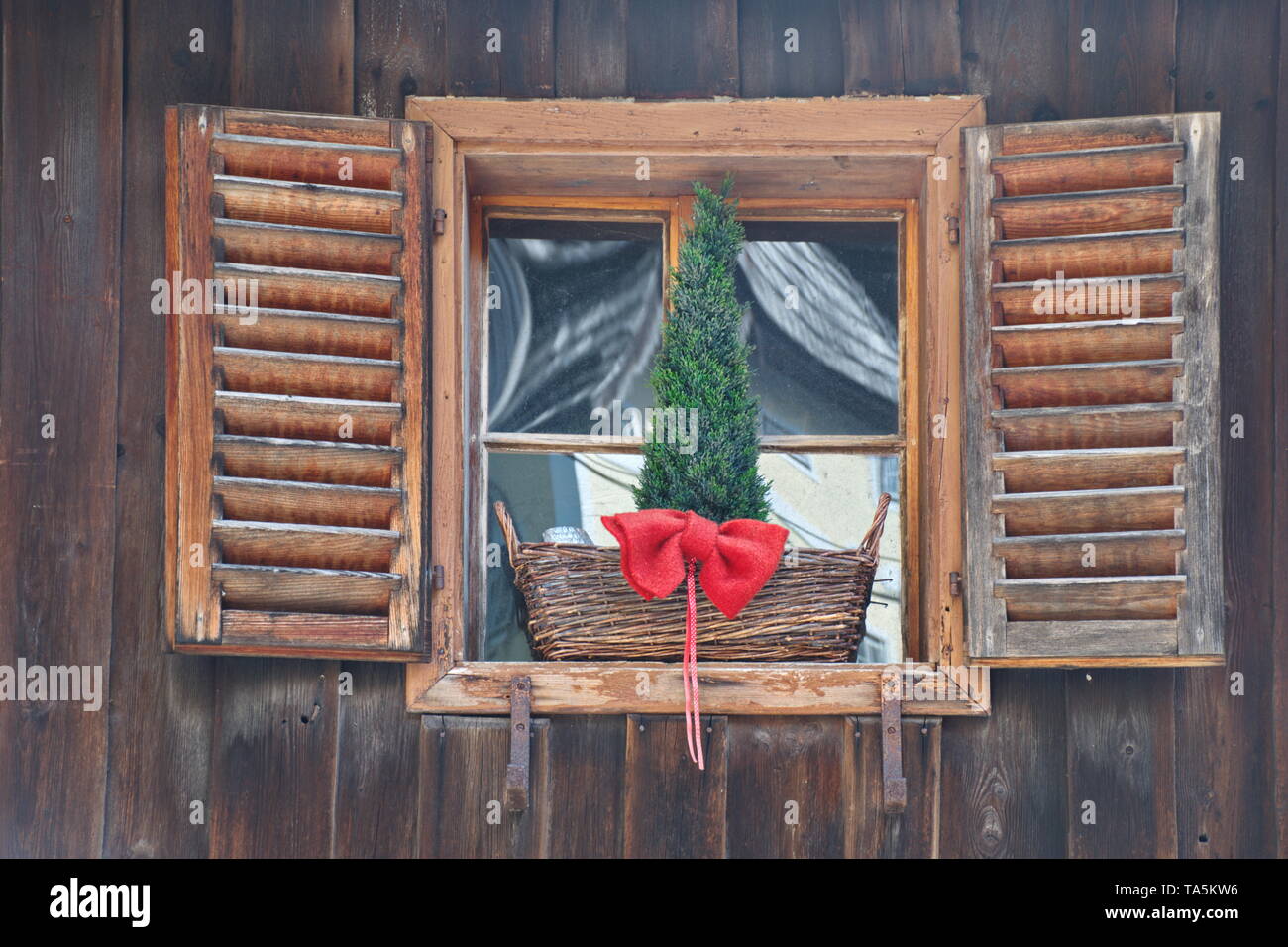Rustic wooden window decorated for Christmas Stock Photo - Alamy