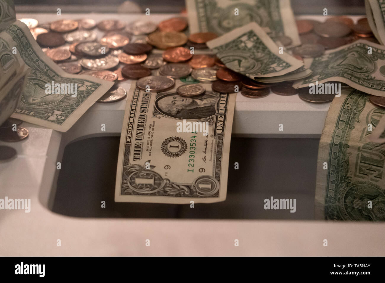 Charity donation box money note hi-res stock photography and images - Alamy