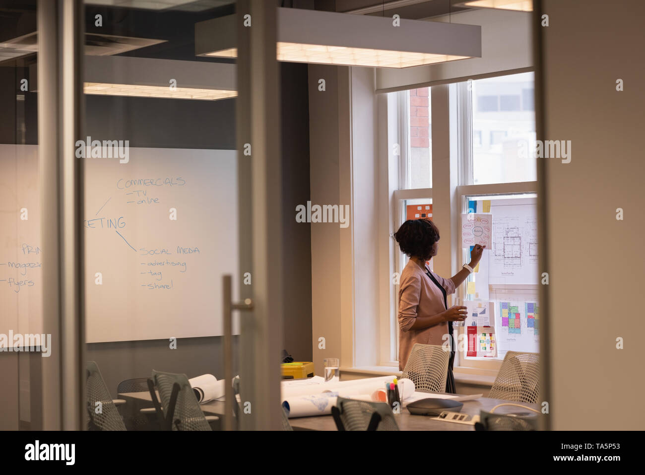 Writing in chart hi-res stock photography and images - Alamy