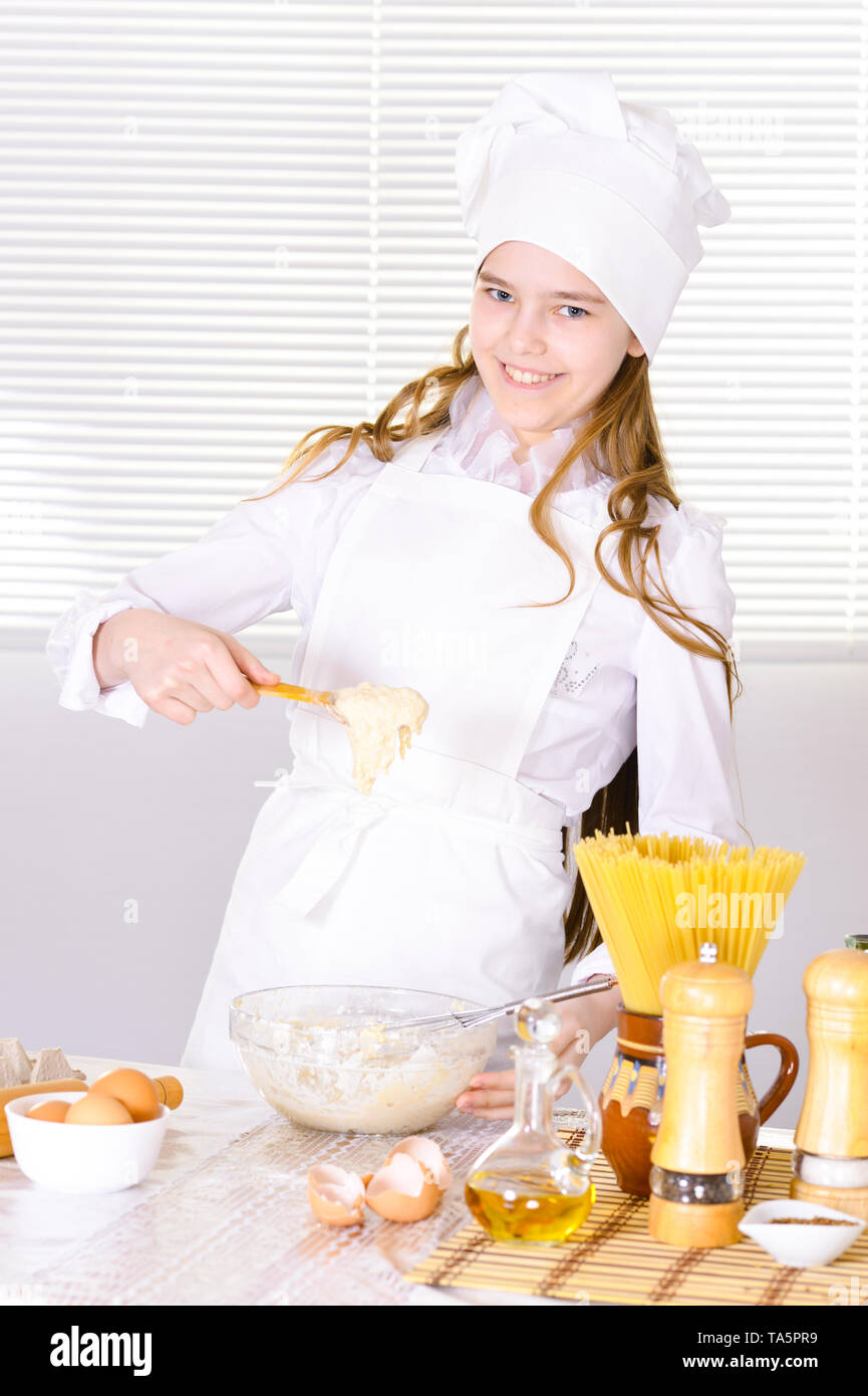 Portrait of cute girl cooking in the kitchen Stock Photo - Alamy