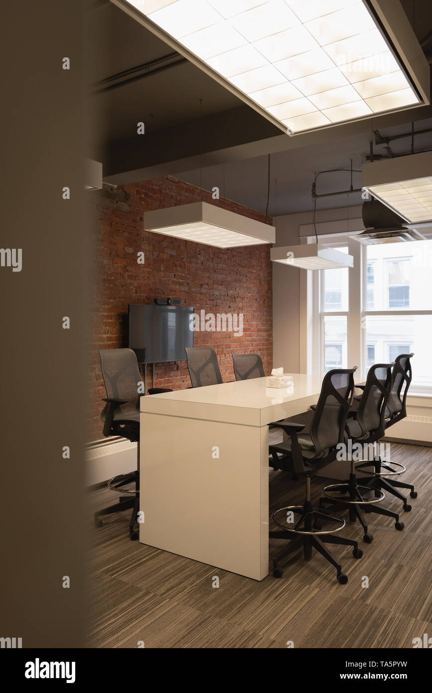 Empty conference table hi-res stock photography and images - Alamy