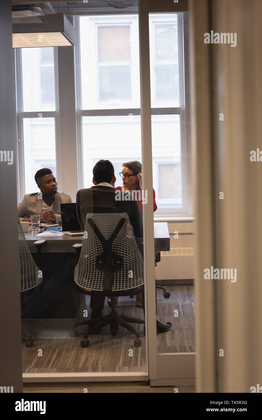 Business people at meeting hi-res stock photography and images - Alamy