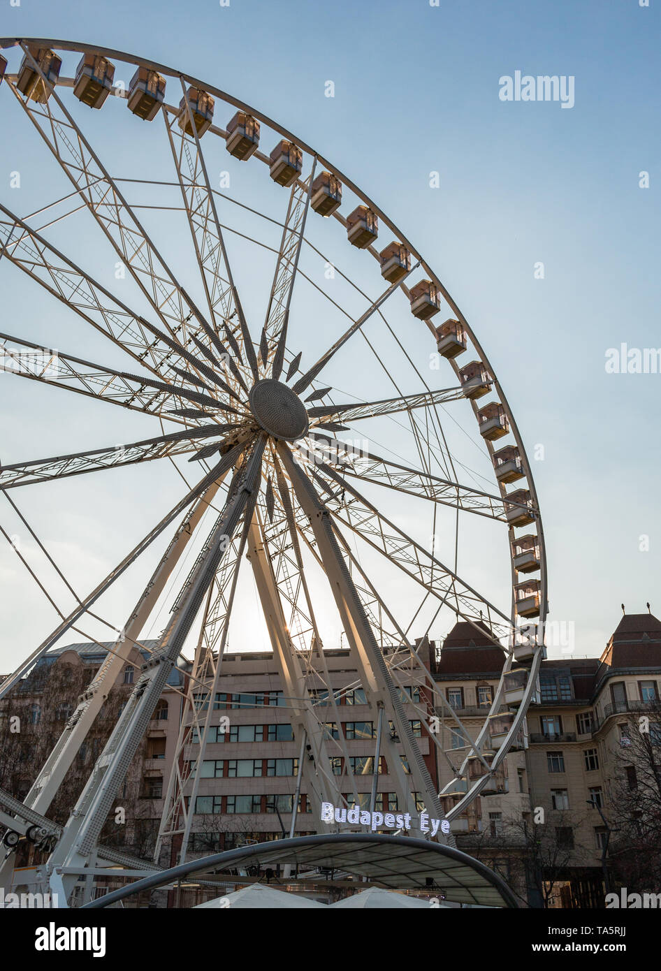 Budapest Eye ferris wheel Stock Photo - Alamy