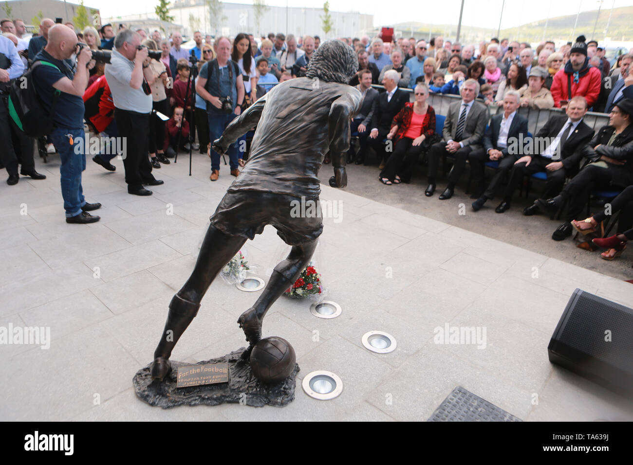 George best, belfast statue hi-res stock photography and images - Alamy