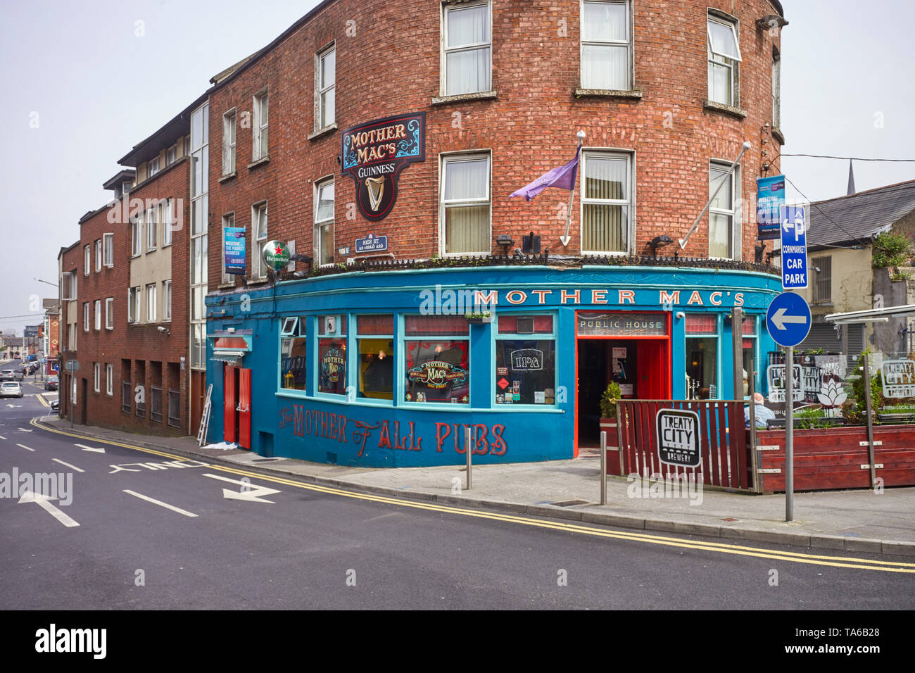 Corner seating hi-res stock photography and images - Alamy