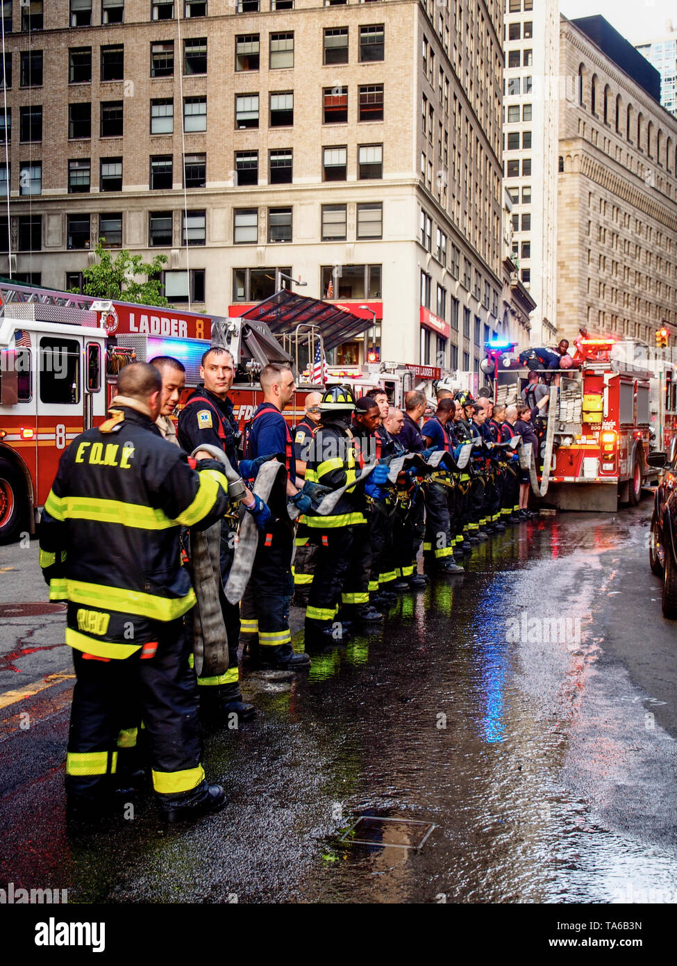 New york firefighters hi-res stock photography and images - Alamy