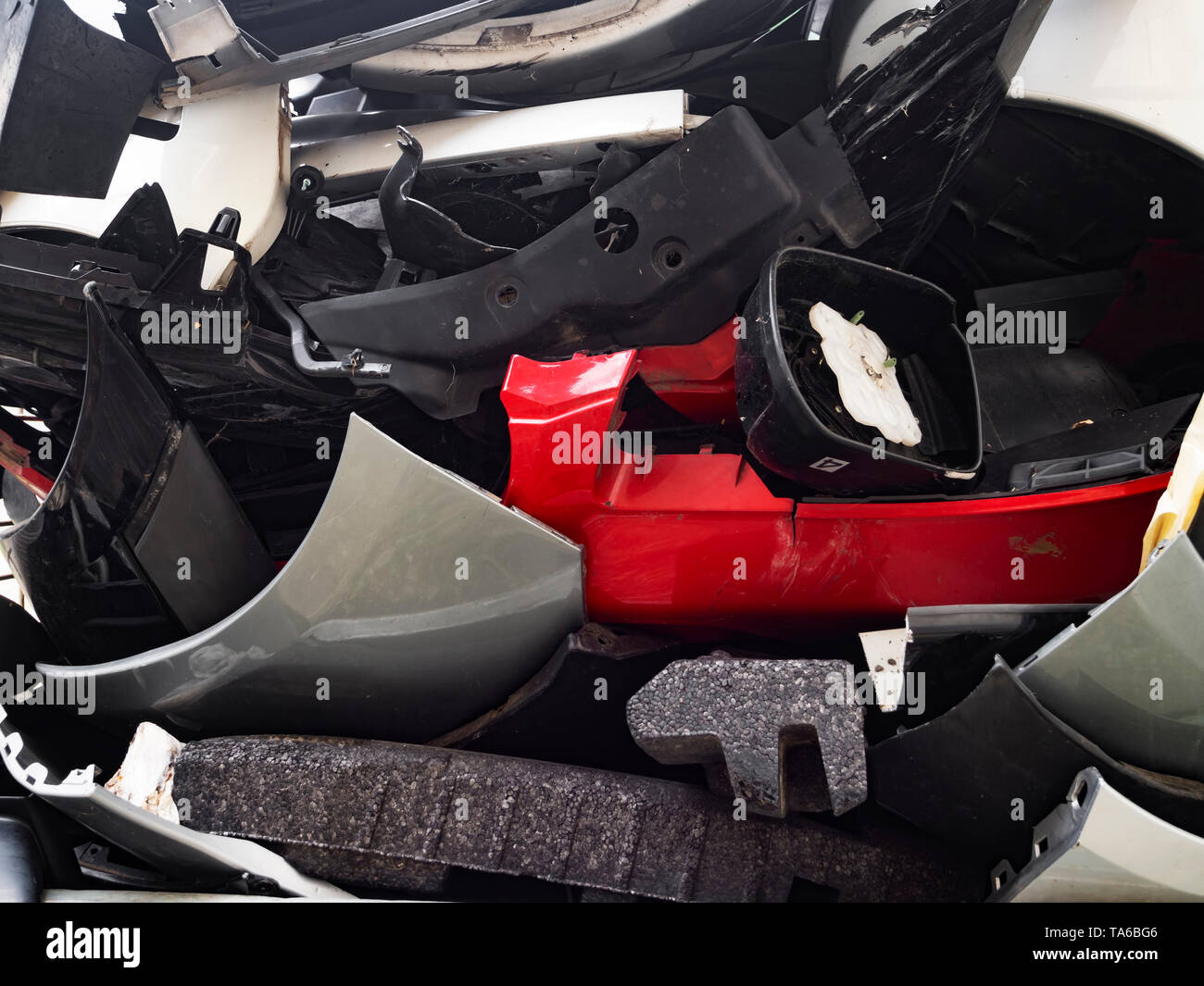 Car scrap hi-res stock photography and images - Alamy