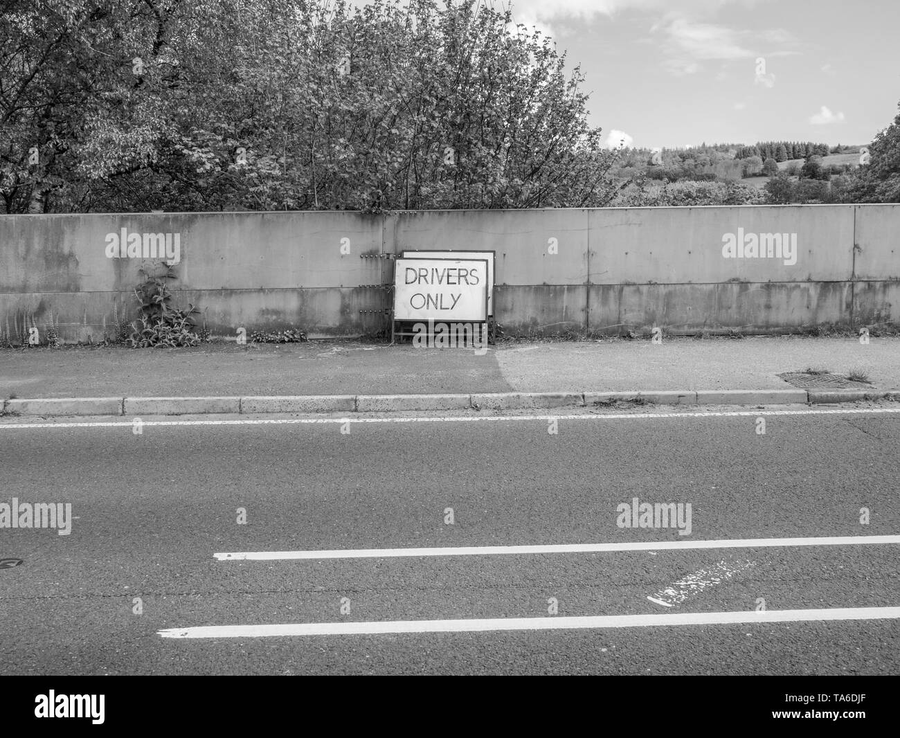 Local traffic only sign Black and White Stock Photos & Images - Alamy