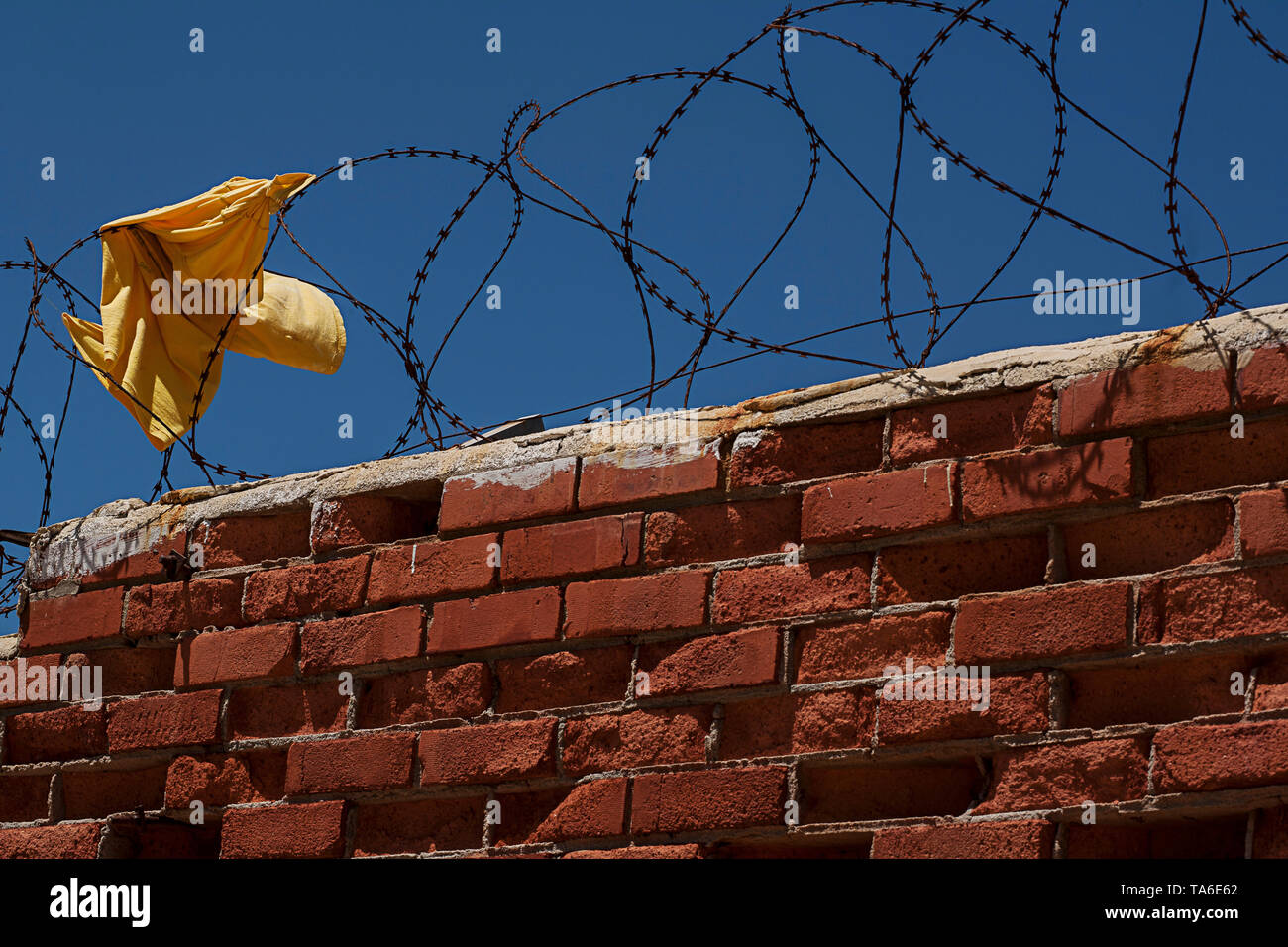 Brick wall and barbed wire hi-res stock photography and images - Alamy