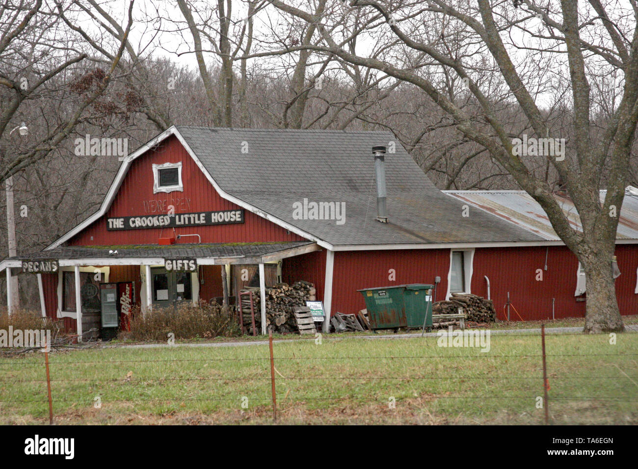Little cross house hi-res stock photography and images - Alamy