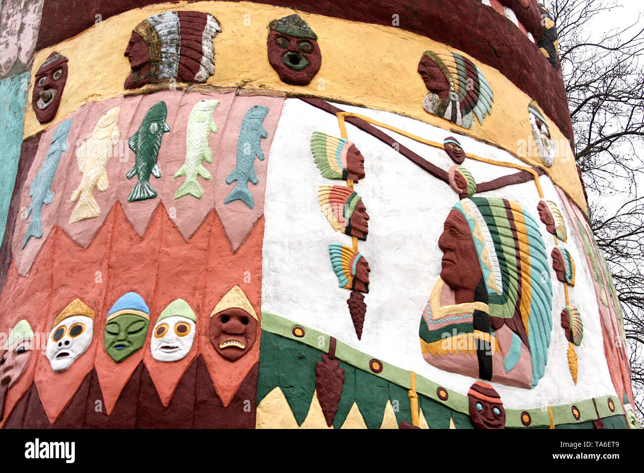 Details on the world's largest concrete totem pole in Ed Galloway's ...