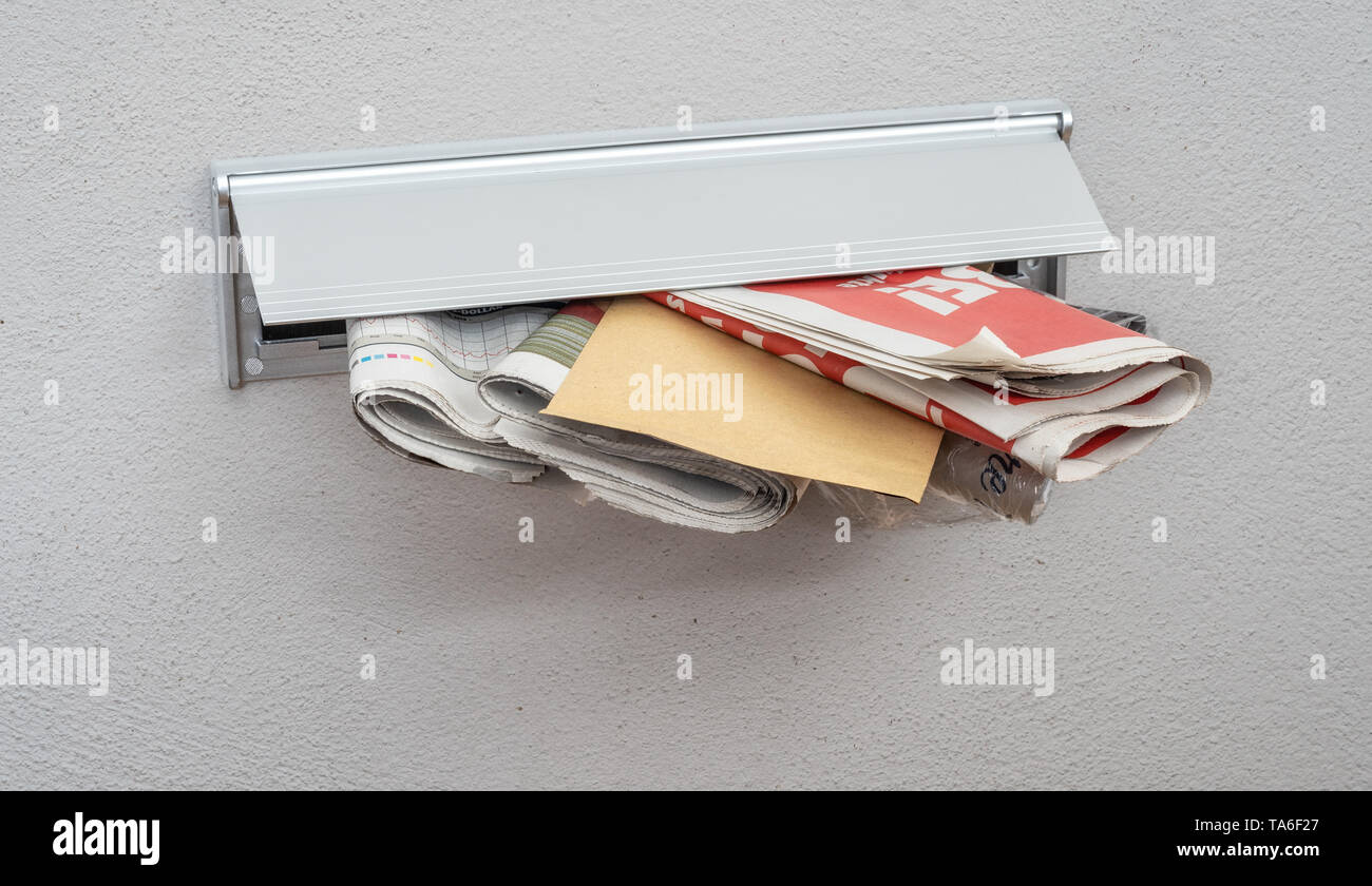 Newspapers and a letter in a mail slot Stock Photo - Alamy