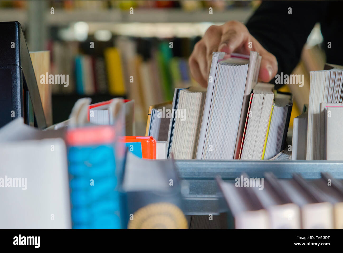 Man taking a book from shelf hi-res stock photography and images - Alamy