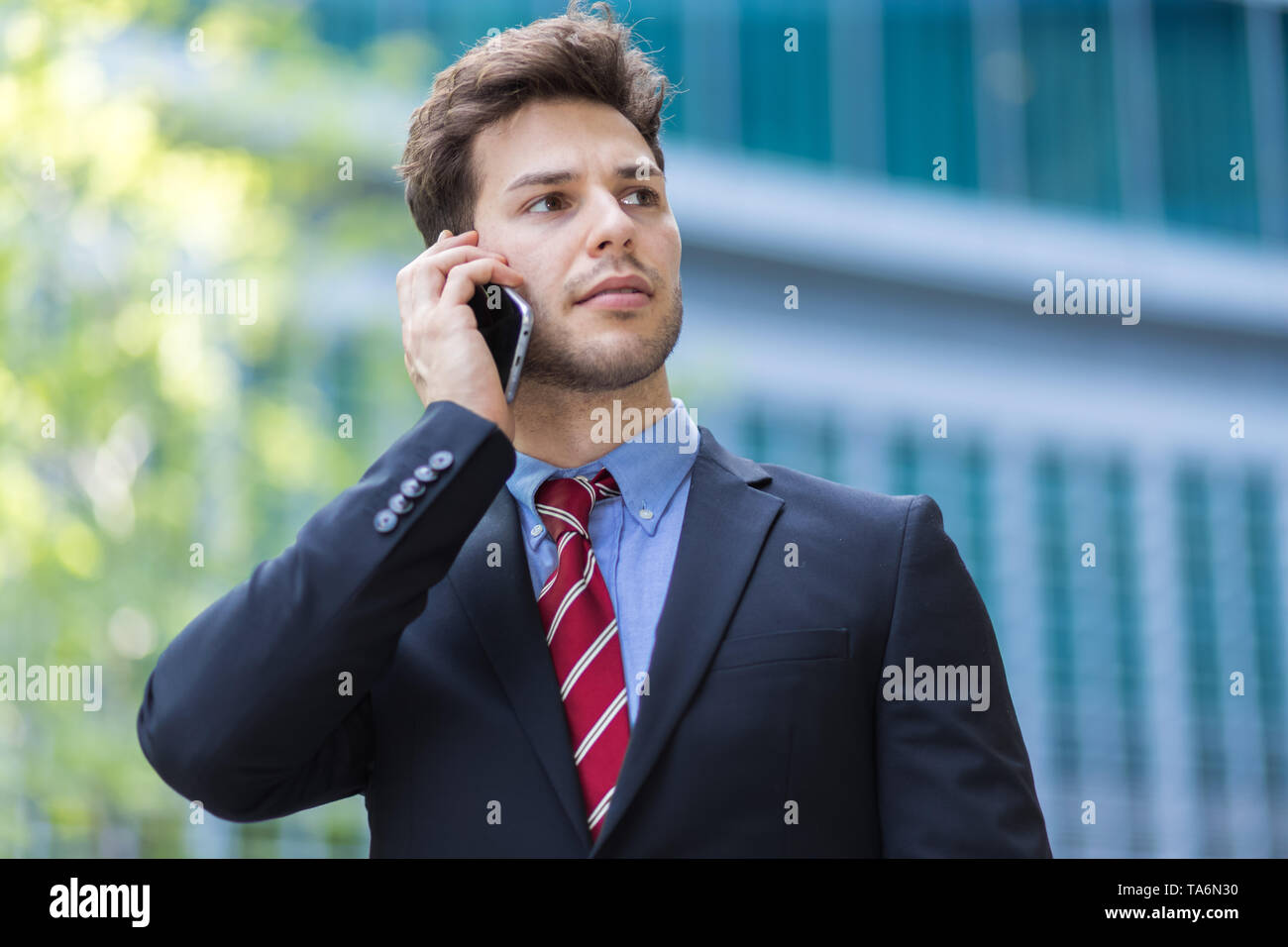 Mobile phone setting office hi-res stock photography and images - Alamy